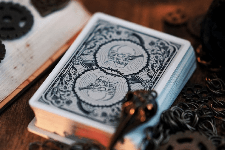 SVNGALI 06 Skull & Dagger Playing Cards – Rare Playing Cards
